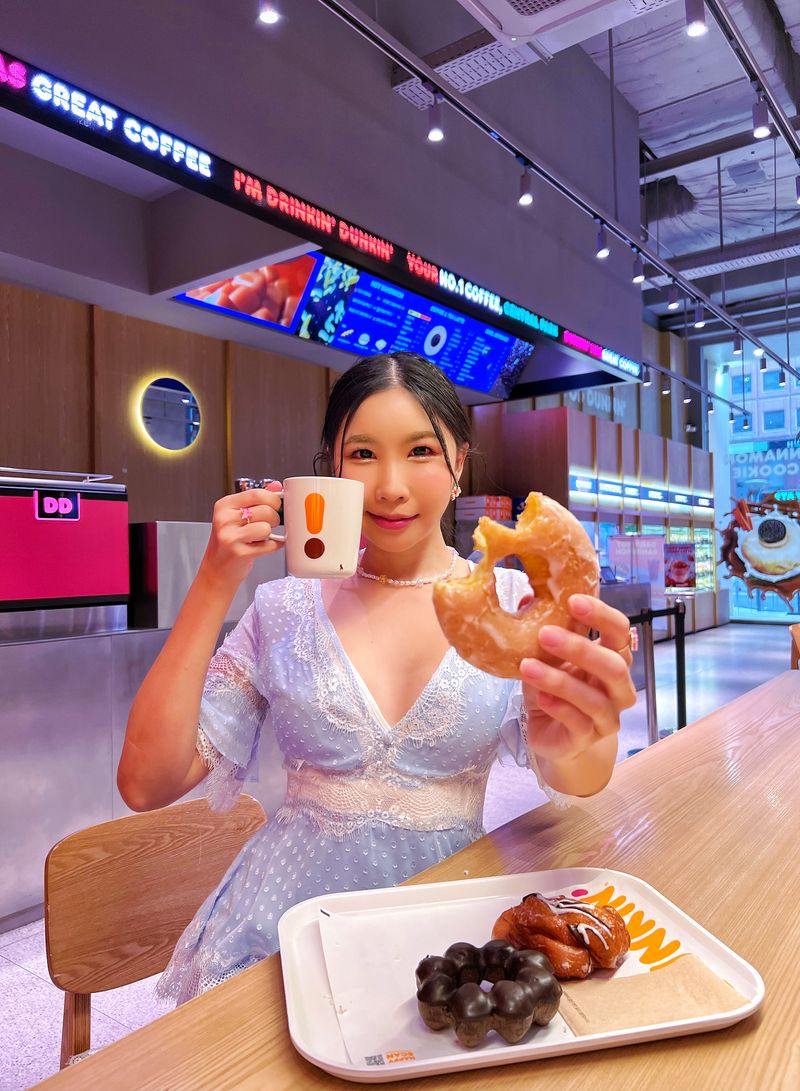 [CRAZY HEEJIN 💕] 👧🏻💕🍩 “𝗗𝗨𝗡𝗞𝗜𝗡 𝗗𝗼𝗻𝘂𝘁𝘀 - 𝗚𝗮𝗻𝗴𝗻𝗮𝗺” จริงๆ ไม่ได้ตั้งใจจะแวะ แต่ฝนดันตก ☔️🌧️ ตอนที่ ...