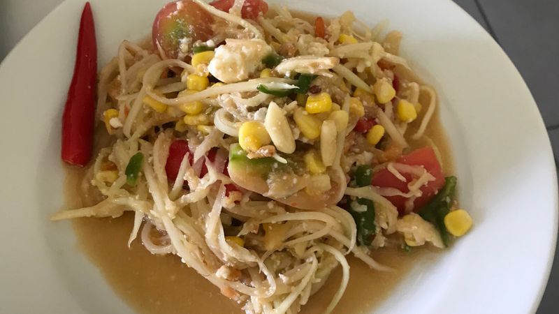 [ไอมุจำศัพท์ไม่ได้] Consume แปลว่า บริโภค อย่างเดียวจริงหรอ Consume (verb) แปลว่า บริโภค ทำให้ ...