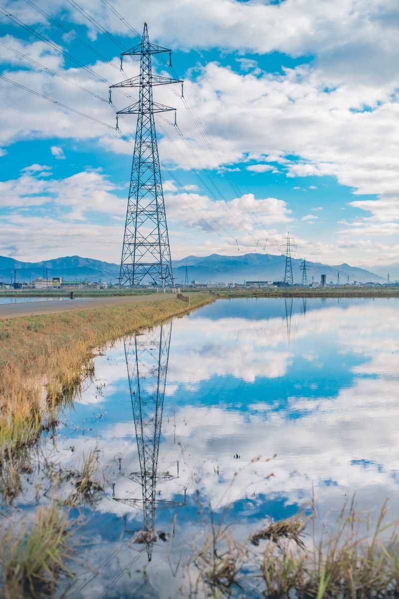 [Issa] Pose 406 💙🦋🌸🌼 A steel tower that goes on forever. https://pip.me/issa ୨୧ ...