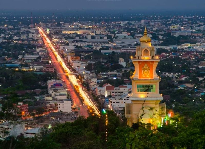 [สุชาต จันทรวงศ์] ทุ่มงบ 38 ล้านบาท สร้าง #SkyWalk รอบนเขาแก่นจันทร์ ...