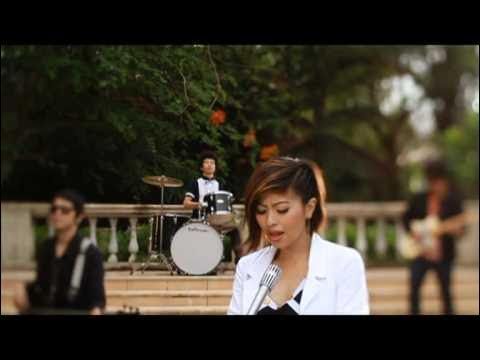 [Chen Eing ] ปกติเราไม่ค่อยชอบฟังเพลงไทย ดัดจริตฟังแต่เพลงฝรั่ง แต่มีอดีตเราคนหนึ่งส่งเพลงนี้ให้ ...