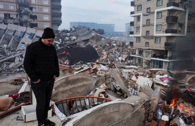 [SCOPE TV] ผู้นำตุรกีประกาศภาวะฉุกเฉินหลังยอดผู้เสียชีวิตแผ่นดินไหว ...