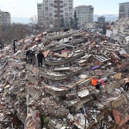 [เรื่องเล่าเมาเมาแมน] Tectonic weapon เครื่องสร้างแผ่นดินไหวอยู่ในมือ ...