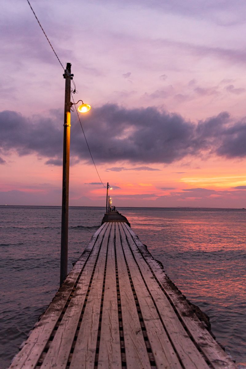 [Issa] Pose 432💙🦋🌸🌼 Chiba's pier that goes on forever. https://pip.me ...
