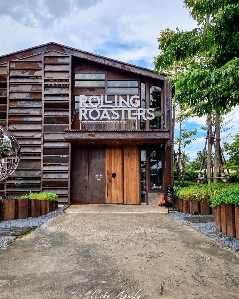 [Cafe daily : คาเฟ่ได้ทุกวัน] 𝗥𝗢𝗟𝗟𝗜𝗡𝗚 𝗥𝗢𝗔𝗦𝗧𝗘𝗥𝗦 สุดยอดร้านกาแฟย่านราช ...
