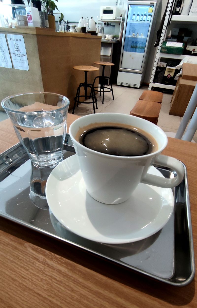 [The Coffee Time.] เวลากาแฟ... มานั่งดื่ม Back coffee ที่ร้าน HALO ...