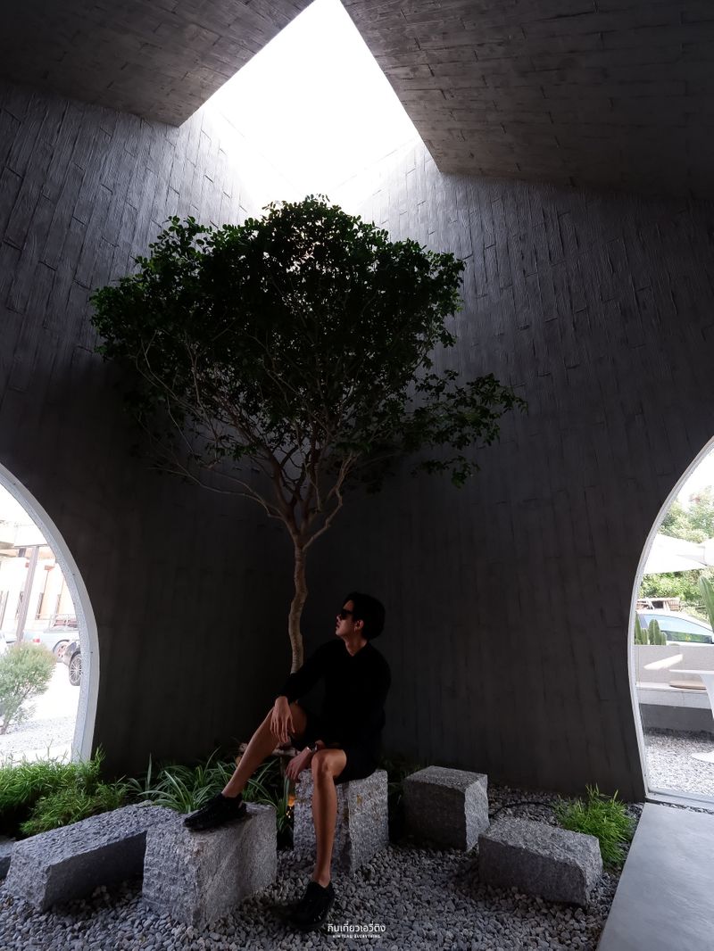 [กินเที่ยวเอวี่ติง - kin teaw everything] ใครสายถ่ายรูปห้ามพลาด In My Element Cafe คาเฟ่คอนกรีต ...