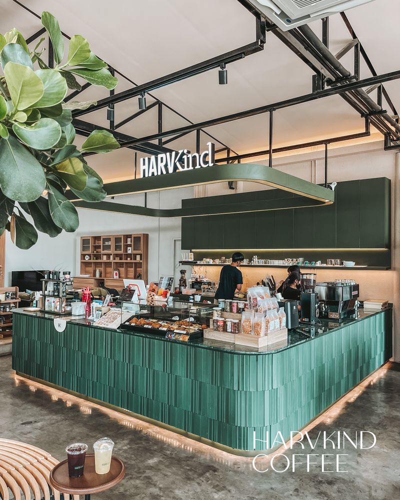 [khunvee589 ] ร้านกาแฟย่านบางขุนเทียน เดินชมเฟอร์นิเจอร์อยู่อาจจะได้กลิ่นกาแฟลอยมาเพราะคาเฟ่นี้ ...