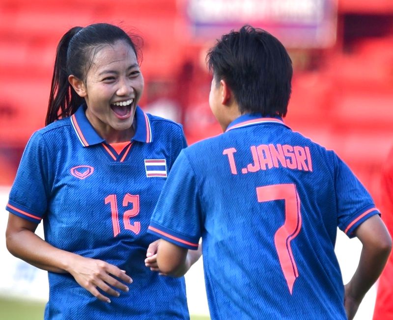 [Sorrasin ] “ชบาแก้ว” วิ่งสู้แดดอัด สปป.ลาว 6-0 เก็บชัยสองนัดติดบอลหญิงชีเกมส์ 2023 https://m ...