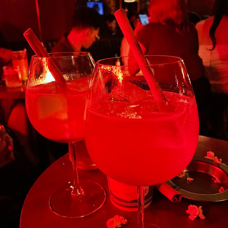 [อยู่เพื่อกิน] Red night TGIF!!!