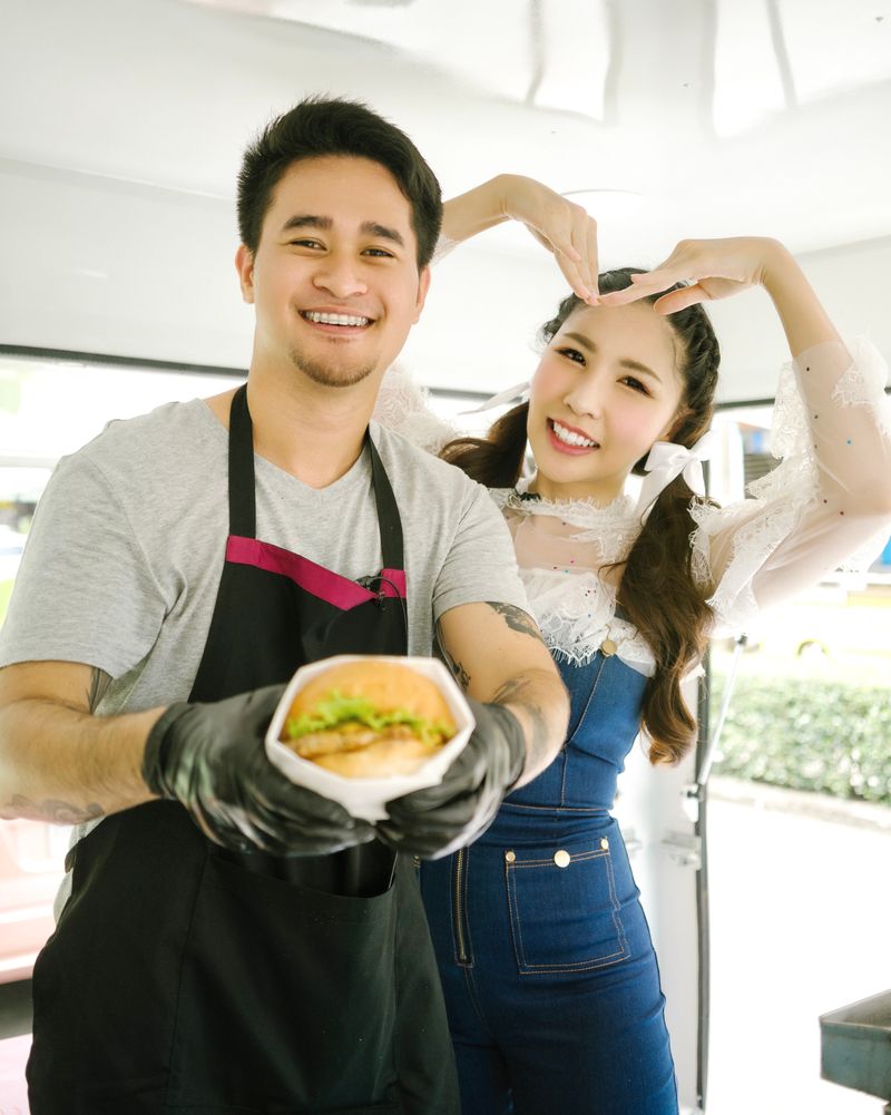 [CRAZY HEEJIN 💕] 𝗡𝗲𝘄 𝗩𝗶𝗱𝗲𝗼 𝗼𝗻 “𝗛𝗘𝗘𝗝𝗜𝗡’𝘀 𝗧𝘂𝗯𝗲” 🎥💖 👧🏻 #แอ๊วพ่อค้า ร้านเบอร์เกอร์โฮมเมด ที่ทำด้วย ...