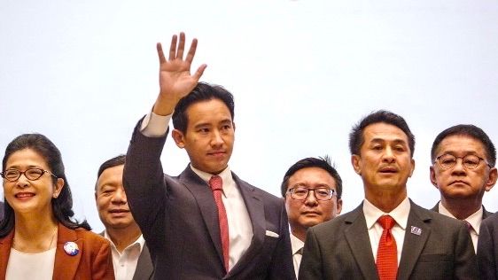 [Sorrasin ] 8 พรรคร่วม แถลงข่าวจัดตั้งรัฐบาลครั้งแรก https://m.facebook.com/story.php?story_fbid ...