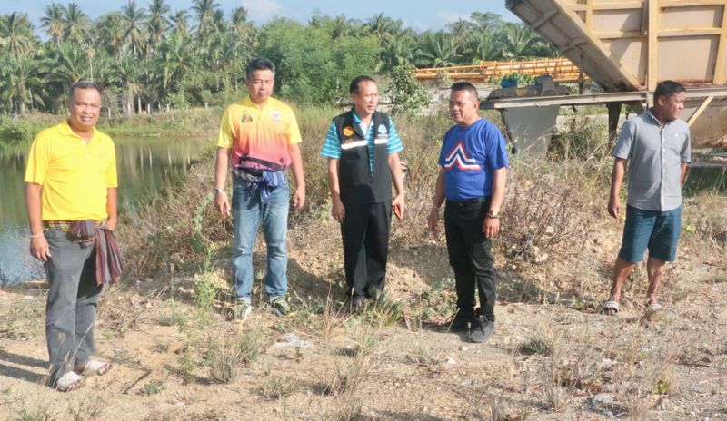 [Sorrasin ] “นายกโต้ง” นายกฯ อบจ.ชุมพร จับมือ สจ.วิชัย ว่าที่ ส.ส. ชุมพร เขต 1 ช่วยภัยแล้ง https ...