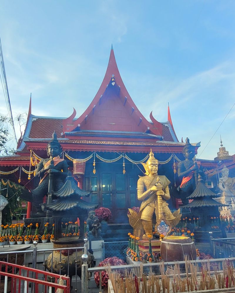 [PhotoOne] ไหว้ขอพรท้าวเวสสุวรรณ วัดจุฬามณี จ.สมุทรสงคราม วันนี้แอดมิน ...