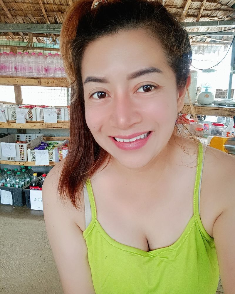 [กัญญา ชมภู] รับรีวิวสินค้าค่ะ เป็นครีเอเตอร์tiktok Facebook capcutค่ะ