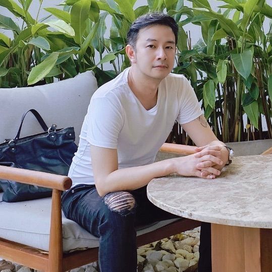 [Shawn] แต่หลอดไฟให้แสงสว่างปกติก็หนักแล้วครับ