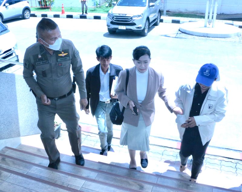 [Sorrasin ] แม่ สงสัยลูกสาวถูกวางยา โร่ร้อง “ปวีณา” ขอความเป็นธรรม https://m.facebook.com/story ...