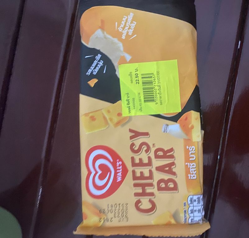 [นิราจันทรา] ไอติมวอลล์ Cheesy Bars เราต้องขอเกริ่นนำก่อนว่าเราเป็นสาวกเนย และชีส ดังนั้นเมื่อ ...