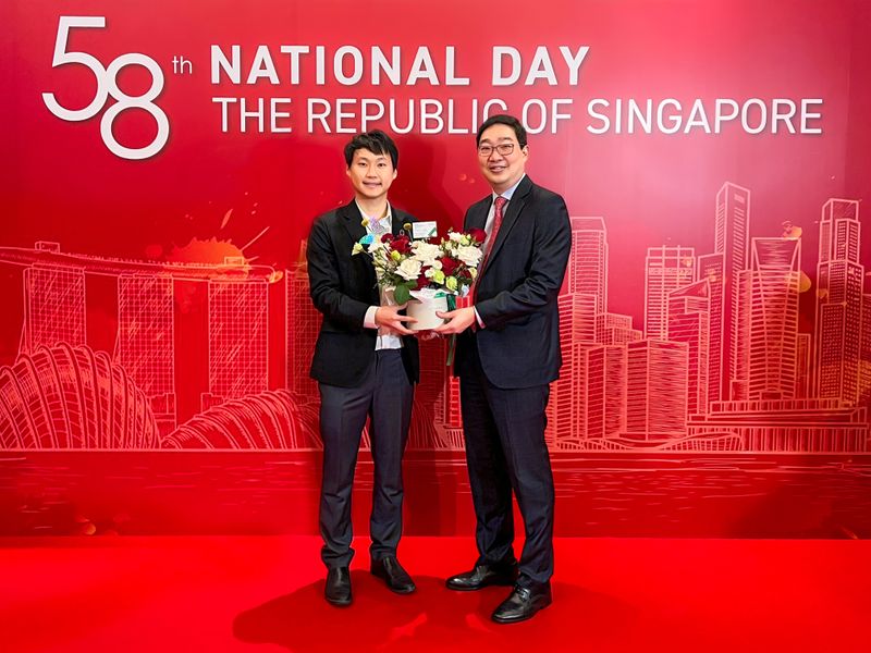 [ท๊อป จิรายุส ทรัพย์ศรีโสภา - Topp Jirayut Srupsris] Photo with H.E ...