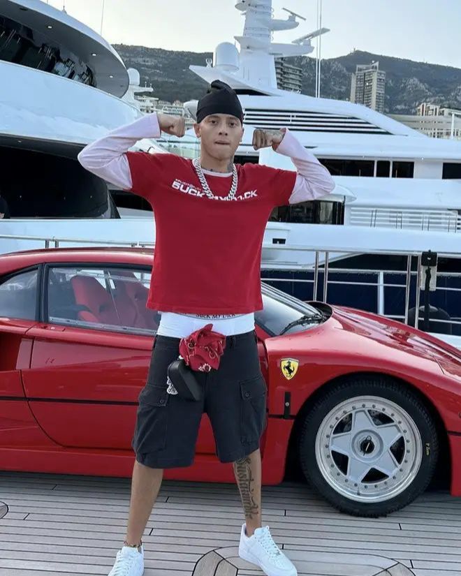 [phuconnor] Central Cee Oakley Neil H.T Caesar-Su หรือที่รู้จักในชื่อ ...