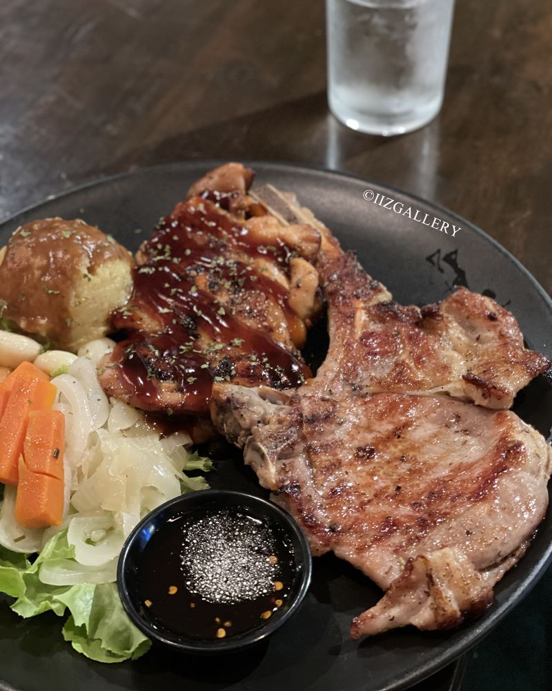 [iizgallery] ร้านสเต็กบรรยากาศดี เบียร์หลากหลาย @MRTไฟฉาย 🐓BBQ chicken ...