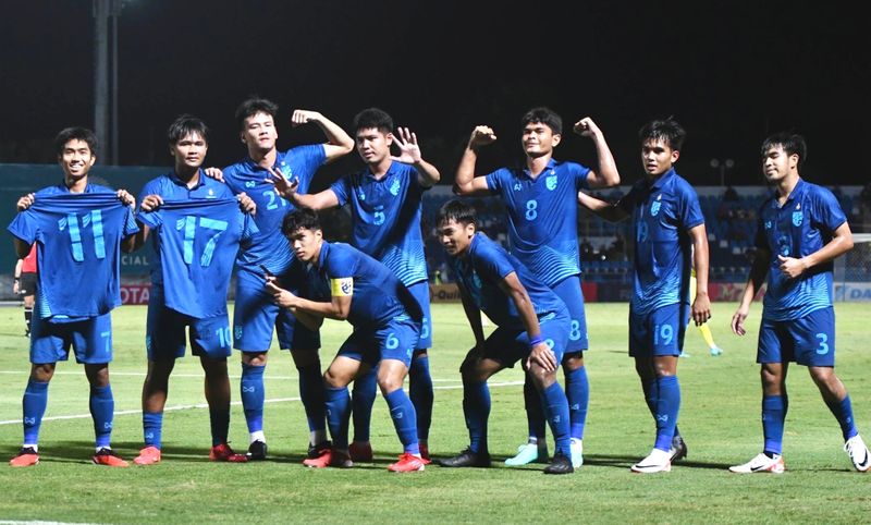 [Sorrasin ] ทีมชาติไทย U 23 เชือดหวิว มาเลเซีย 1 : 0 รั้งจ่าฝูงเข้ารอบสุดท้ายเอเชี่ยนเกมส์ https ...