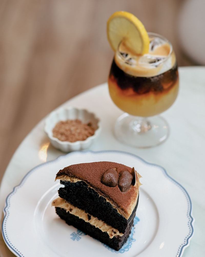 [I am Coffee Traveler] • Sweet Treat • Dark Beer Cake & Malt Cream Cheese 🍰