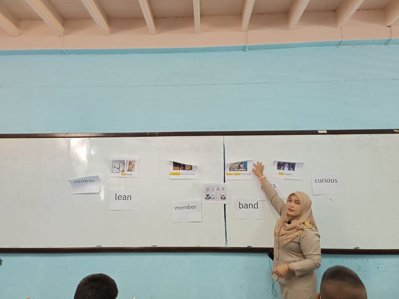 [Sakeeroh Jehlem ] Shema Theory with Reading. Schema theory describes the process by which ...