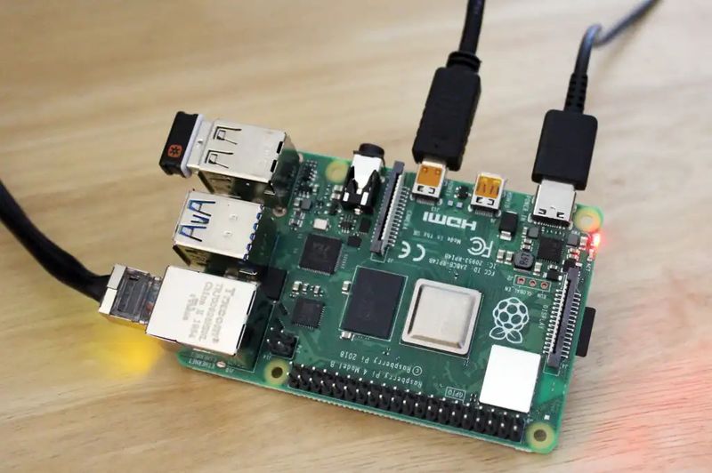 [Metaverse XR] คุณสมบัติของ Raspberry Pi 4 Raspberry Pi 4 เป็นคอมพิวเตอร์บอร์ดเดี่ยวรุ่นที่สี่ ...