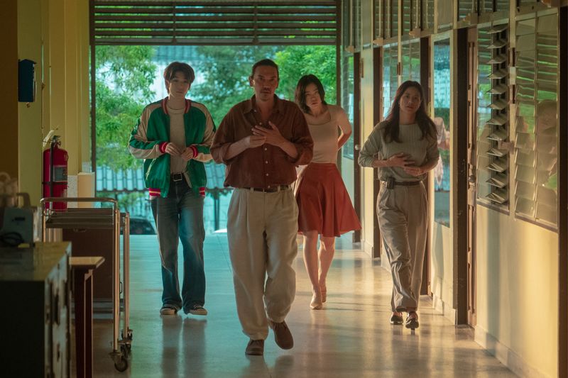 [Sakda Variety] รีวิว “Analog Squad: ทีมรักนักหลอก” ซีรีส์ใหม่ปลายปีของ Netflix ที่กำกับโดย “ต้น ...