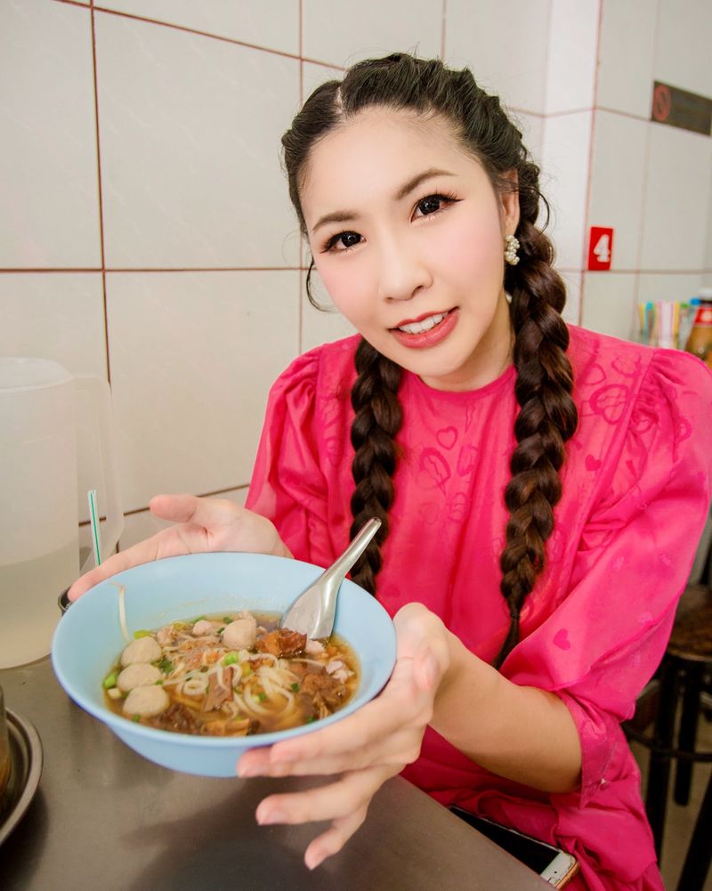 [CRAZY HEEJIN 💕] 𝗡𝗲𝘄 𝗩𝗶𝗱𝗲𝗼 𝗼𝗻 “𝗛𝗘𝗘𝗝𝗜𝗡’𝘀 𝗧𝘂𝗯𝗲” 🎥💖 👧🏻 ก๋วยเตี๋ยวมิชลิน ไกด์ ที่ภูเก็ตนะงับ 🍜🥩 ...