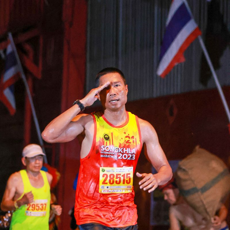 [Wee.. happy ️] ความสุขของคนเรา มันเหมือนกัน ซะที่ใหน ... บางคนชอบตื่น ...