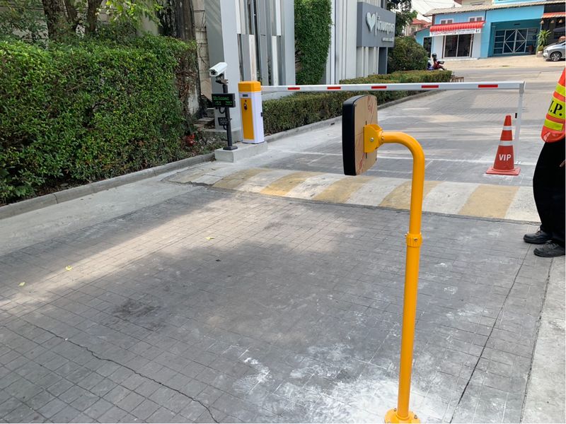 [Charoen Tech] ไม้กั้นรถยนต์ระบบอ่านป้ายทะเบียนและระบบบัตรผ่าน หนึ่งในจุดเด่นของระบบไม้กั้น ...