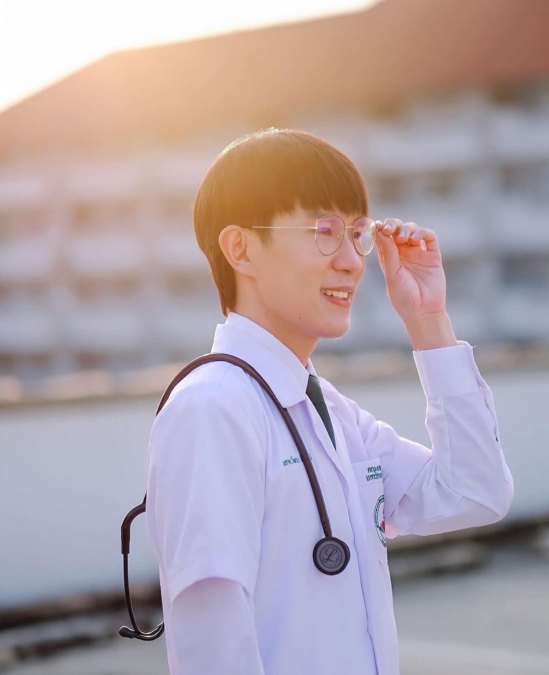 [Doctor_cuteboyth] - น้องหมอต่อ 🏥 #หมอหล่อบอกต่อด้วย 👨🏻‍⚕️ #doctorcuteboy 💉💊 #ใครอยากป่วยยกมือ ...