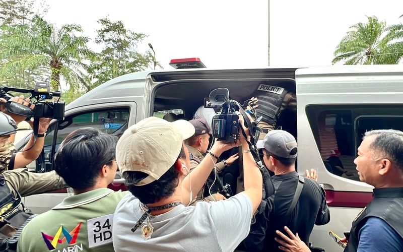 [Sorrasin ] ตร.ภาค 8 - ตร.ชุมพร โชว์ผลงาน รวบมือปืนคาบ้าน หลังดักยิงพ่อวัย 48 อ้าง ”เพื่อป้องกัน ...