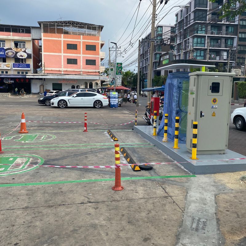 [safetybuddybb84] ในที่สุดก็เปิดบริการ นึกแล้วต้องมา ที่ชาร์จรถไฟฟ้า หน้า 7-11 เมื่อก่อนหน้านี้ ...