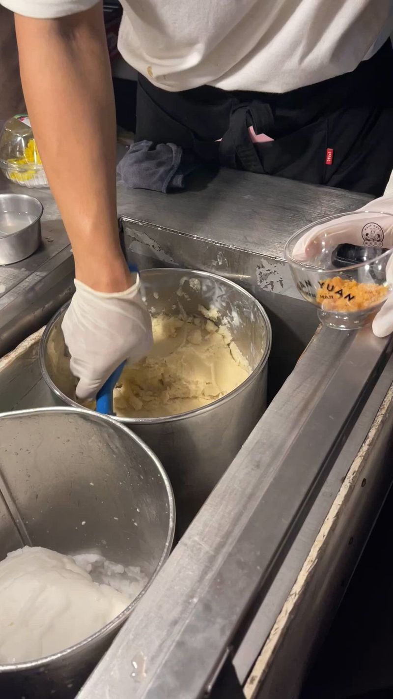 [SME Startup] พาไปกินไอติมน้ำเต้าหู้รถเข็น Yuan Yuan Man Man ที่ต้องต่อ ...