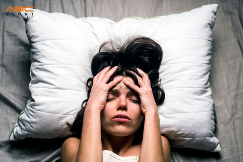 [SEO ABCSport] Ngủ dậy bị đau đầu là bệnh gì? Có nguy hiểm không? ABCSport