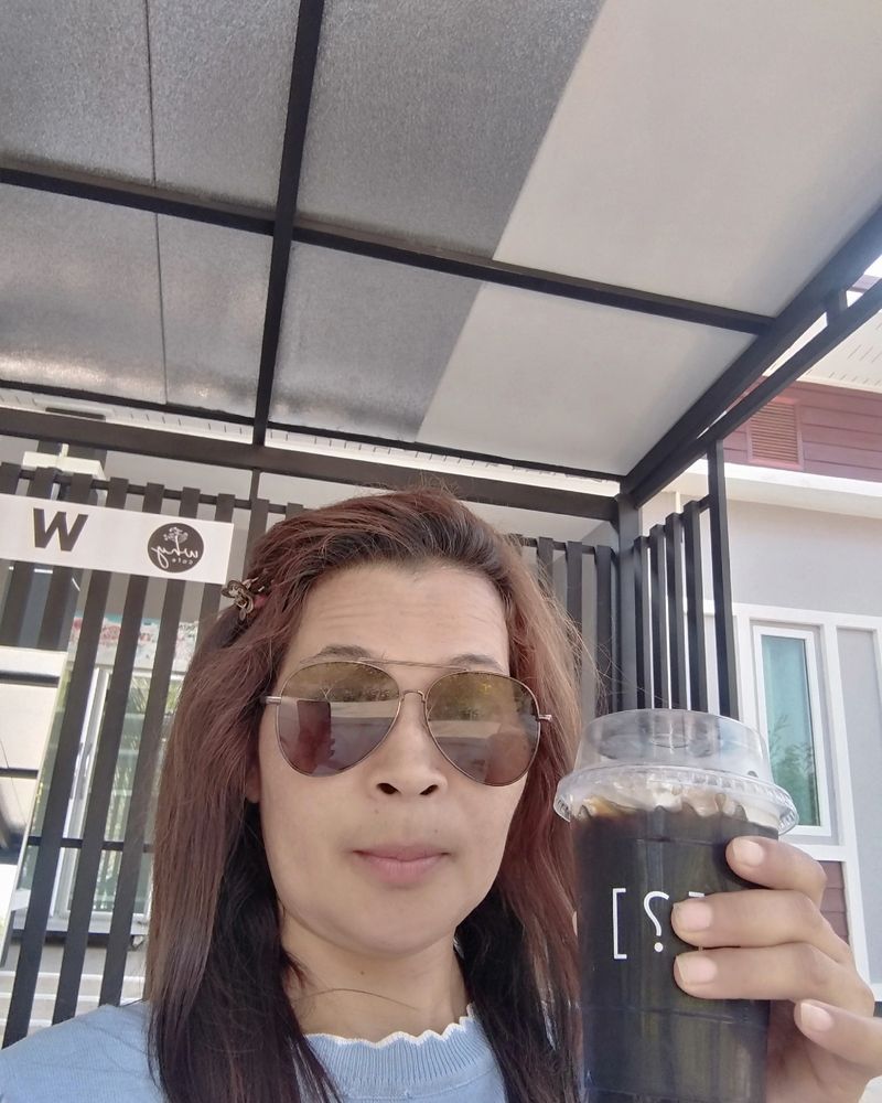 [Preeya] ฉันชอบให้คนรักกันถ้ามีคนรักกันเยอะๆๆสังคมก็จะน่าอยู่อย่างมากค่ะ我爱每个人 我喜欢给爱人。