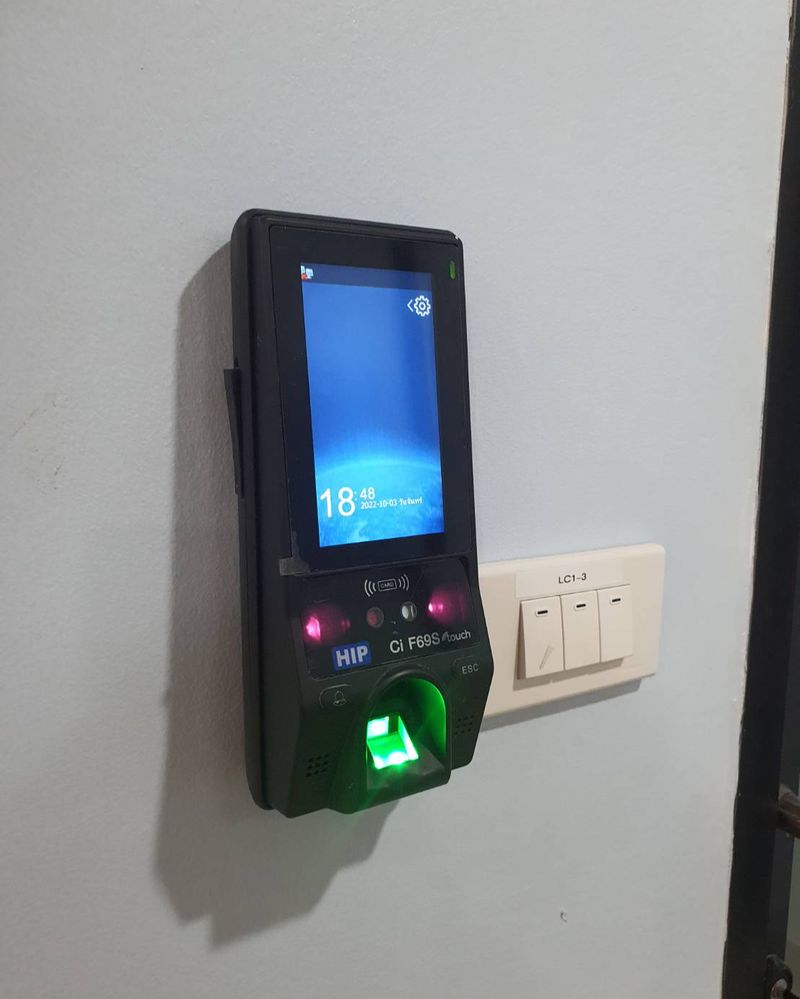 [Charoen Tech] สแกนหน้าควบคุมประตู เมื่อพูดถึงระบบควบคุมประตูเรามักนึกถึงการใช้เครื่องสแกน ...