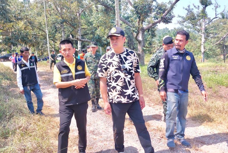 [Sorrasin ] “อนุทิน” รองนายกฯ บินด่วน! ลงชุมพร ตามสถานการณ์ภัยแล้ง ระดมช่วยเหลือเกษตรกรชาวสวน ...