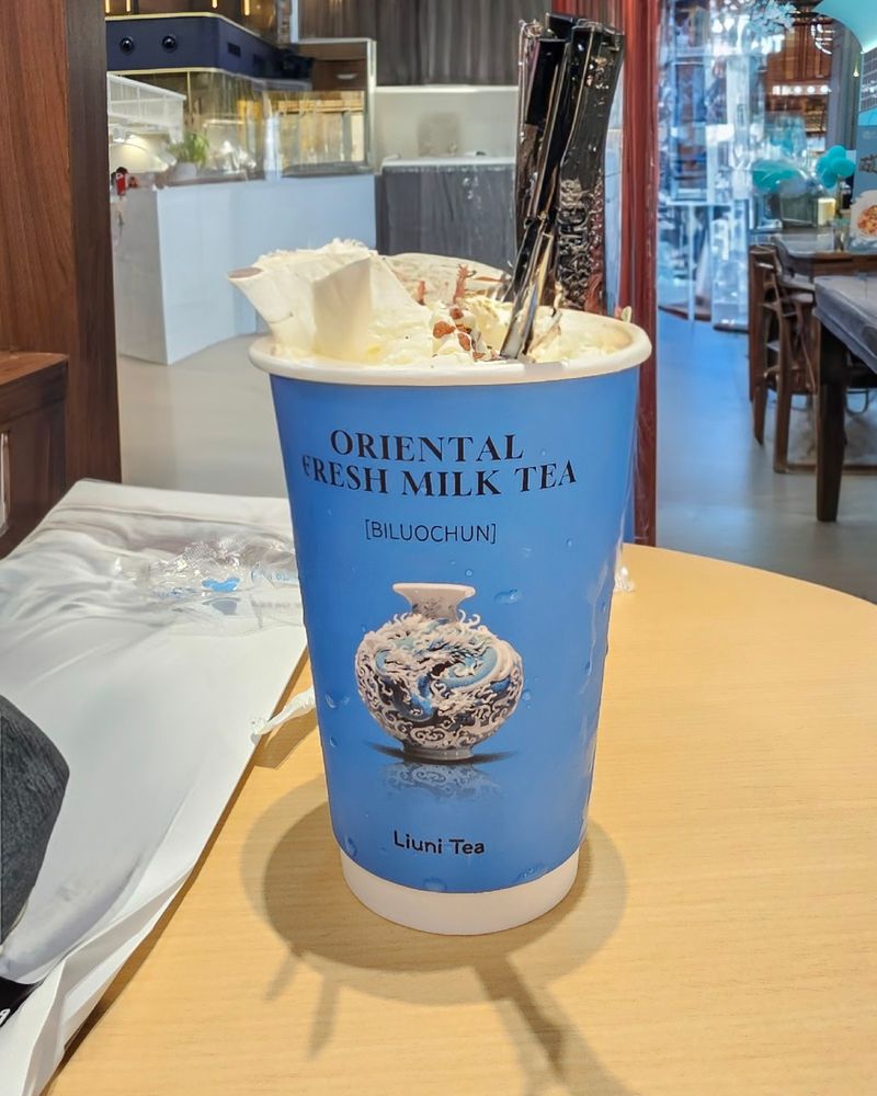 [Living my life in my style ️ 😎 😉] อร่อยมากกก ชานมดอกพุด มีวิปครีมด้วย ...