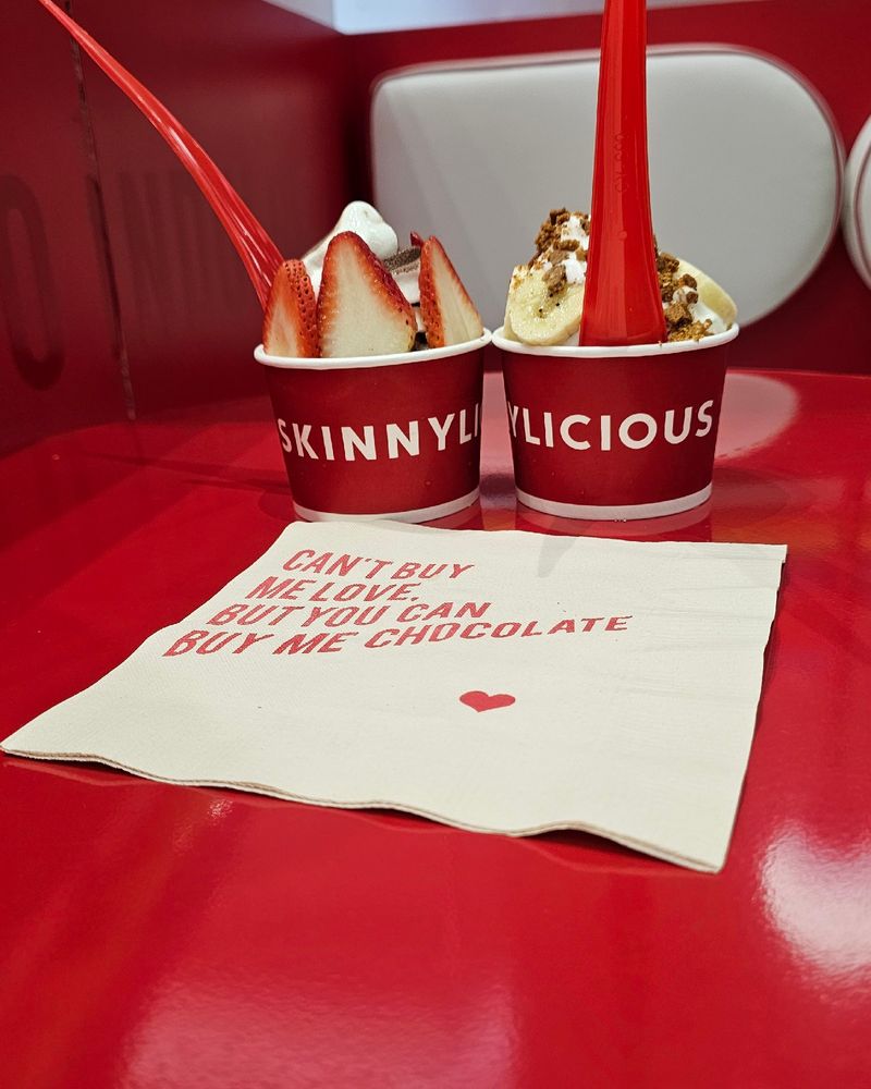 [Chill..ไปป่ะ!🤔😎😄] Yummy 😋 เราสั่ง two-tone size M สามารถเลือกได้ 2 ...