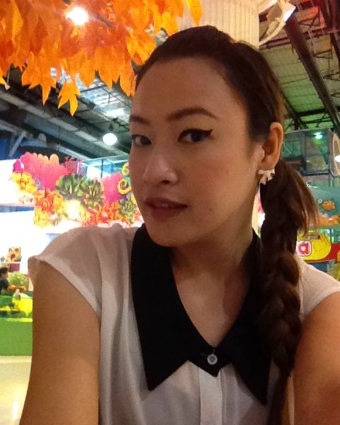 [kate lin] การตกอยู่ในหลุมดำ................. ท่ามกลางเสียงที่จอแจ วุ่นวาย ทุกคนต่างดำเนินชีวิต ...