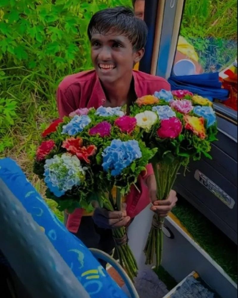 [เรื่องราวรอบโลก] Dilip flower boy (ดีลิป ฟาวเวอร์ บอย ) หยาดเหงื่อบนใบ ...