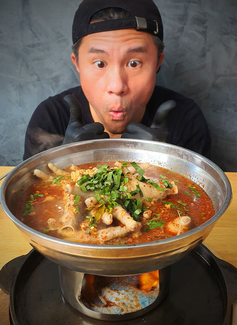 [chef Kwan EngiChef] Chicken Feet Spicy Soup, delicious Thai spicy soup ...