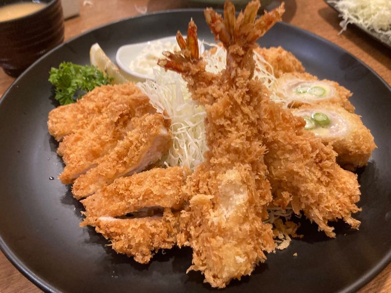 [วันนี้พี่กินอะไร? ] Saboten วันนี้มา central world เลยมากินร้านนี้ค่ะ โต๊ะใหญ่นั่งสบายดี มีผัก ...