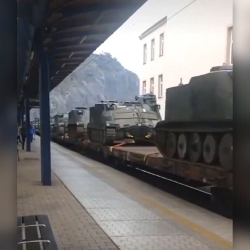 [ลครฝัน] สวีเดนกำลังเล่นอะไร Pansarbandvagn 302 APC ที่ถูกส่งไปยัง ...