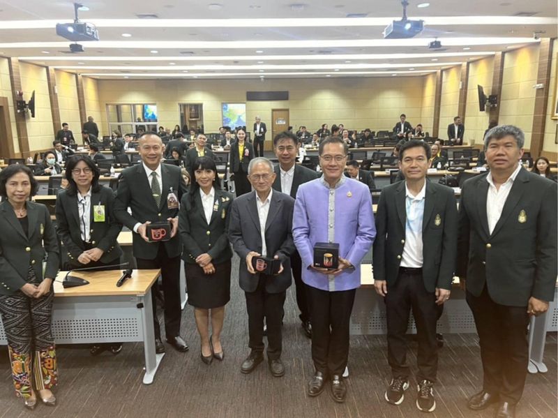 [CHANHEintomagazing] ศ.ดร.สุริชัย หวันแก้ว & วีระศักดิ์ โควสุรัตน์ ร่วมเป็นวิทยากรนำการสนทนา ...