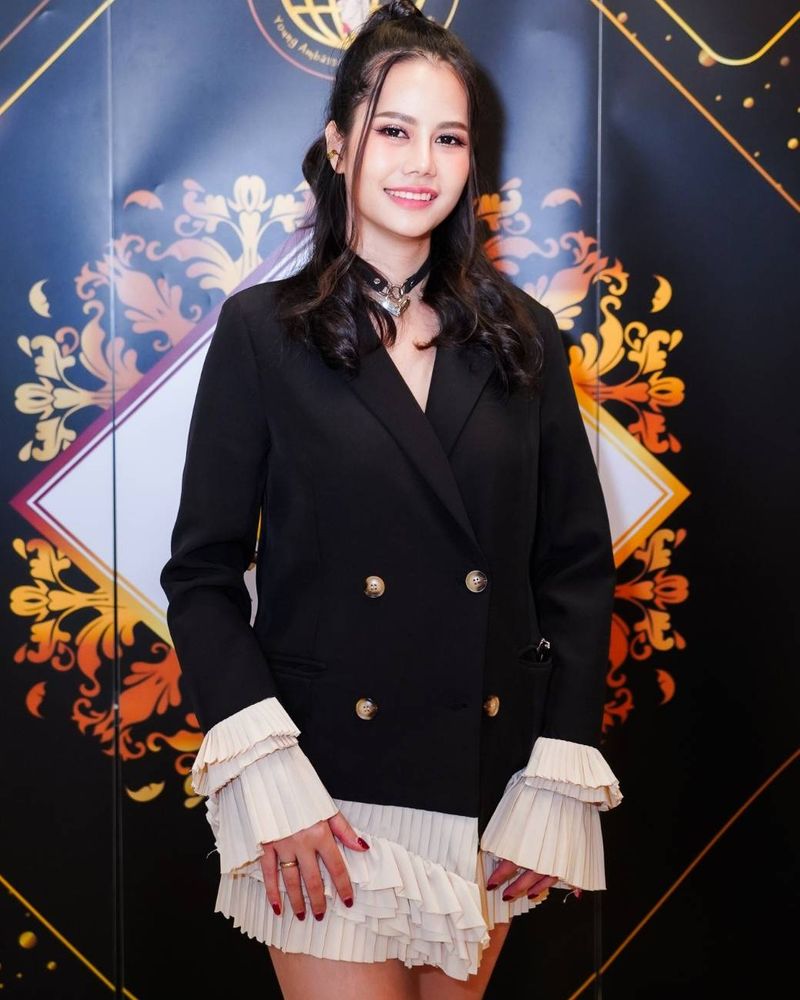 [sombat srina] เปิดตัวโครงการคัดเลือกทูตเยาวชนและวัฒนธรรมสยาม ภาพยตร์สั้นเรื่อง "นางรำ" เปิดตัว ...